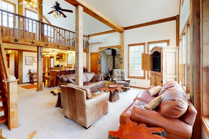 Private Hot Tub & Views! Cozy Cabin On Aim Ranch - Fort Parker State Park, Mexia