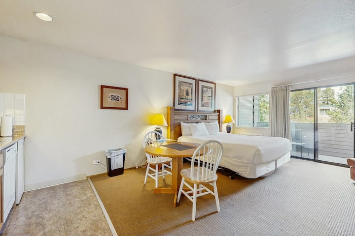 Lakeland Village Studio With Pools & Beach Access - South Lake Tahoe, CA