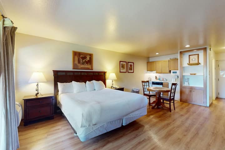 Lakeland Village Deluxe Studio, Pools & Hot Tubs - South Lake Tahoe, CA