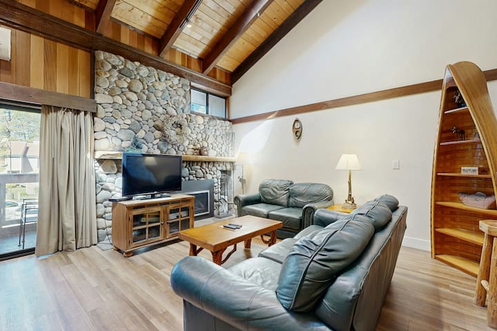 4br With Loft, Fireplace, Resort Pools & Hot Tubs - South Lake Tahoe, CA