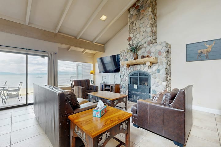 5br Lakefront Townhome With Loft, Pools, & Hot Tub - Lake Tahoe