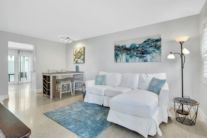 2br With Updated Interior, Patio, Ac, & W/d - Dunedin, FL