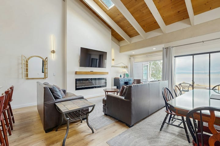 3br Lakeview With Loft, Pools, And Hot Tubs - South Lake Tahoe, CA