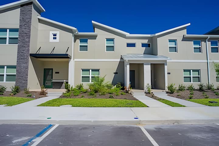 Luxury Townhouse W/priv. Pool Near Disney - Kissimmee, FL