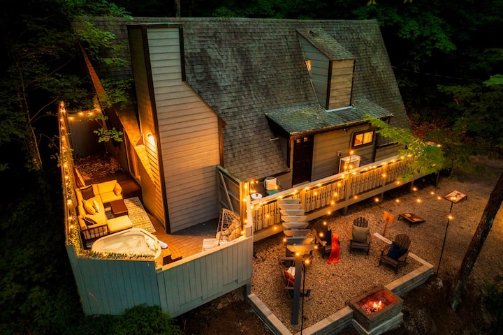 Free Tickets! Modern Rustic A-frame Cabin! - Gatlinburg, TN