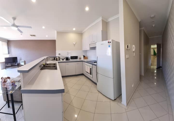 Entire Apartment With Full Kitchen, Large Balcony, - Canberra