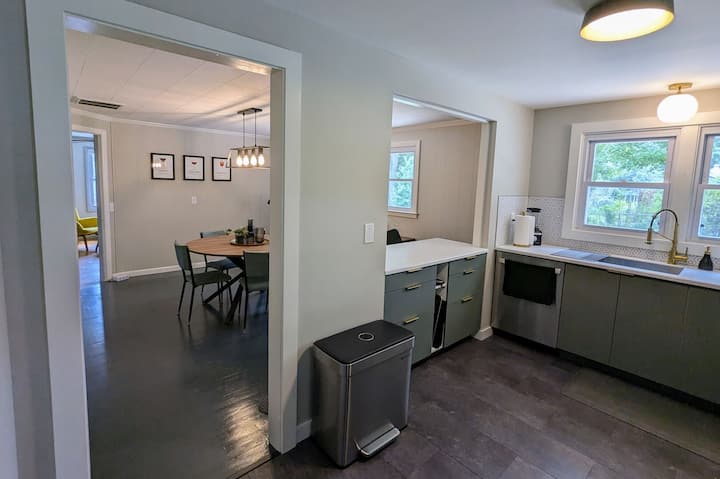 Pet-friendly W/ Fenced Yard, Peloton & Fire Pit - Black Mountain, NC