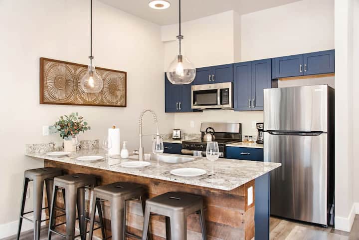 Iron Mt Hot Spgs Condo #209 | Mtn Views | Sleeps 4 - Glenwood Springs, CO