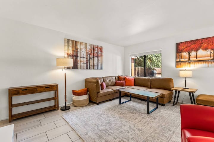 Chic Urban Retreat - Dwntwn | A/c | Free Parking - Northern Arizona University, Flagstaff