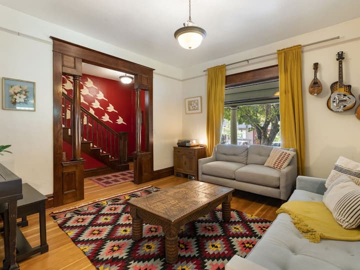 Art Deco Oasis: Den, Office, Garden - Portland, OR