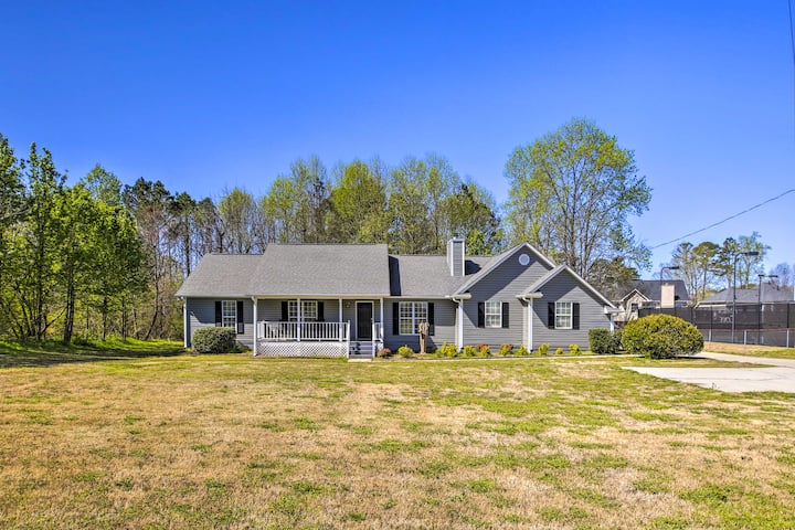 Lawrenceville Home: Close To Parks & Dining! - Lawrenceville, GA