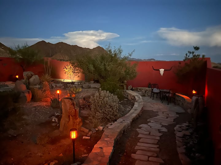 Mucho Gusto Plus Casita: 3br 3ba, 2.4 Miles From B - Terlingua, TX