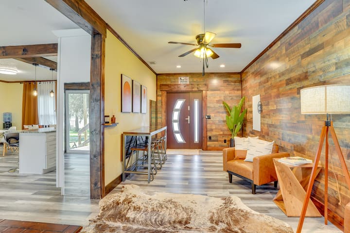 Stylish Waterfront Lake Wales Home Rental W/ Dock! - Lake Wales, FL