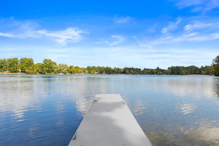 Lakefront Couples Retreat | Hot Tub & Fireplace - Pearl Lake, Redgranite