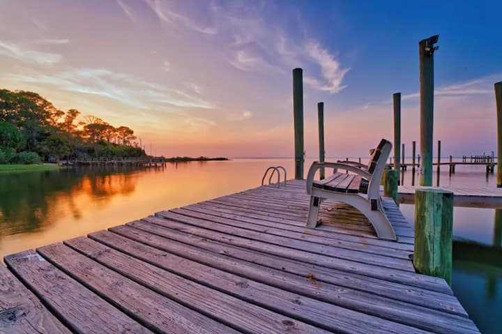 Spacious House- Deep Water Dock, Pool. - Apalachicola, FL