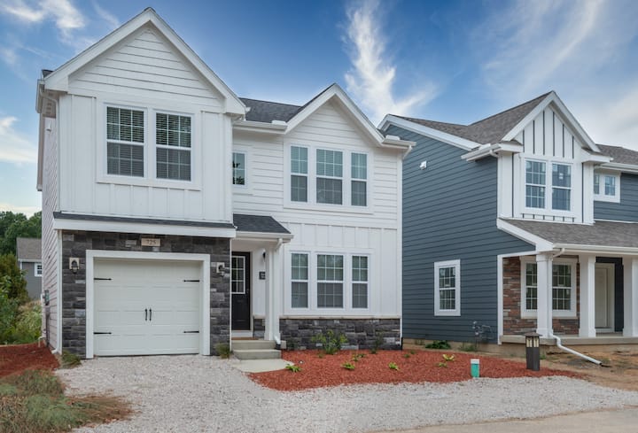 3br W/year Round Pool, Hot Tub, & Fire Pit - South Haven, MI