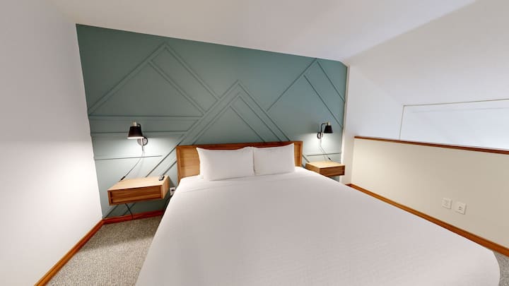Hearthstone Lodge #329 - Sun Peaks Resort, BC