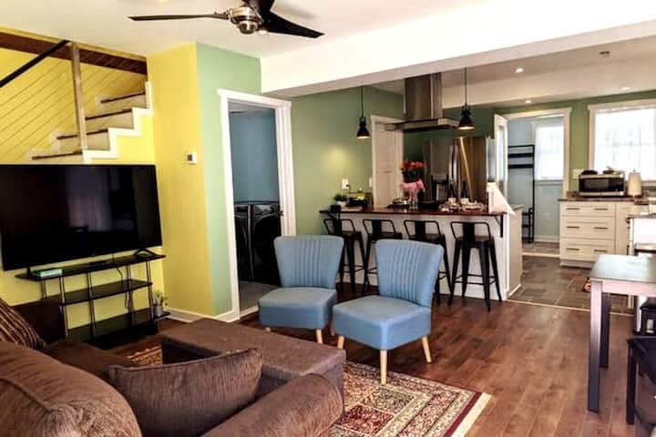 Walkable Elmwood Cottage, No Chores 2bath 2br 2car - 버펄로