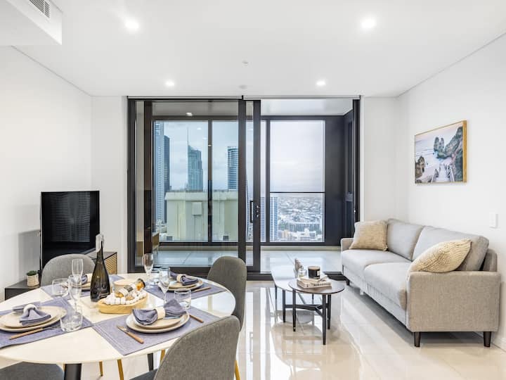 Steps To Beach And Cafes W/pool Gym & Sona Room - Surfers Paradise
