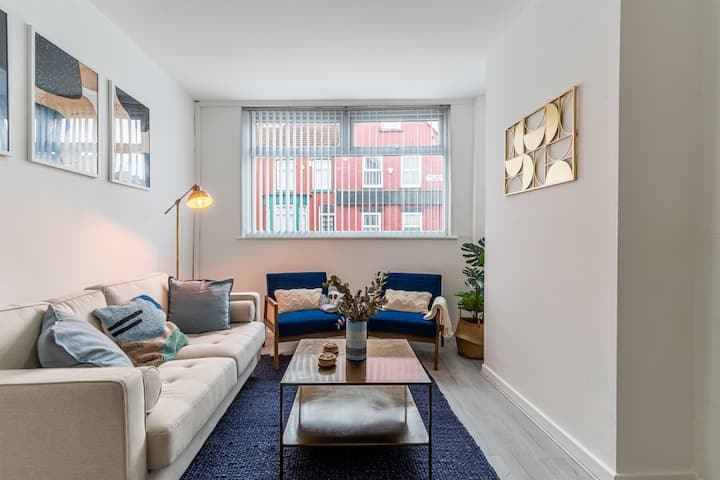 Modern 4bedroom Spacious Family Home - Liverpool