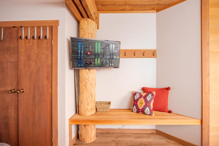 Cozy Mountain Studio - Big White Ski Resort, BC
