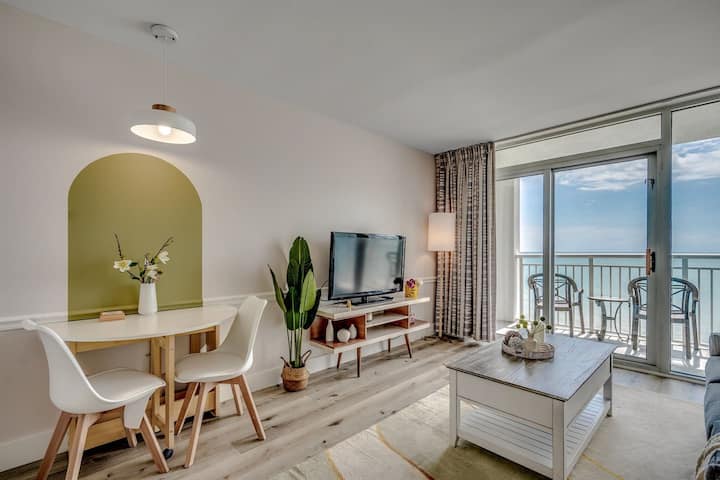 Newly Renovated Stylish Beach Condo For 6 - Myrtle Beach