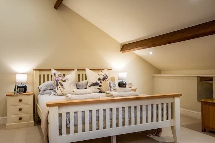 Rose Barn - Dog Friendly, Parking, Near Hawkshead - Coniston