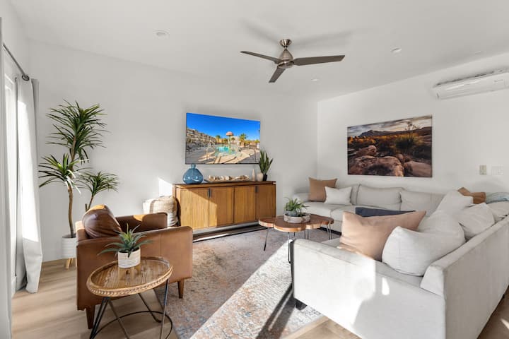 12 Vues | Resort Pool, Private Balcony, Xbox - St. George, USA