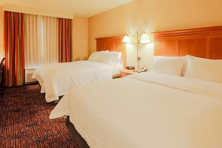 Rare Gem! 2 Spacious Units, Pool, Free Breakfast! - Stagecoach, TX