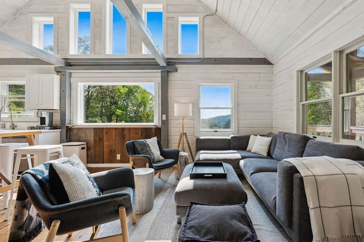 200ac, Views! 10min To Town | Scenic Ridge Retreat - Woodstock, VT