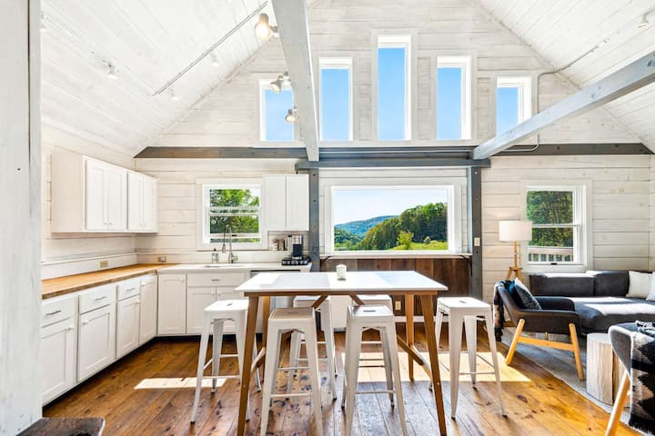 Scenic Ridge Cabin With Sweeping Vermont Views - Woodstock, VT
