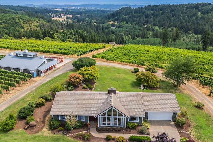 Stunning New Listing - Beckham Vineyard Guesthouse - Wilsonville, OR