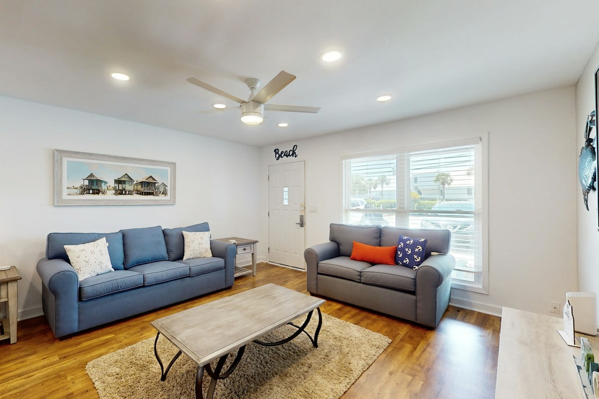 2BR partial Gulf-view getaway with deck, kitchen - Condominiums for ...