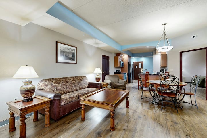 2br Condo In A Great Location With Jetted Tub - Wisconsin Dells, WI