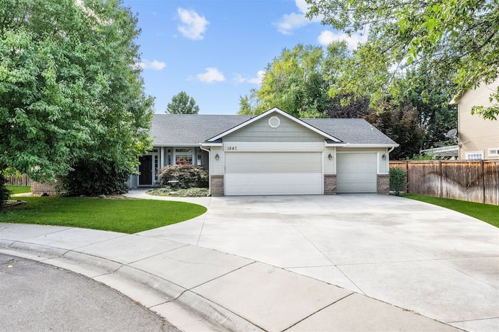 Charming 4 Bed/2 Bath Meridian Home - Sleeps 8 - Meridian, ID