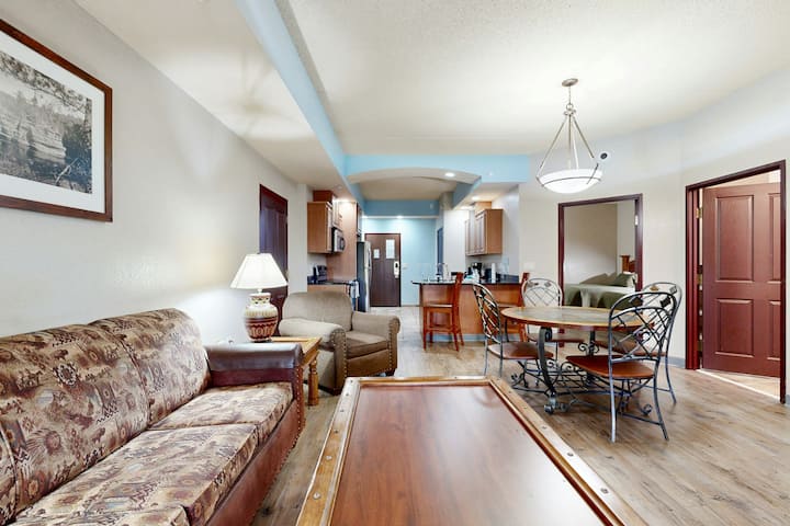 3br Condos With Balcony, On-site Golf - Wisconsin Dells, WI
