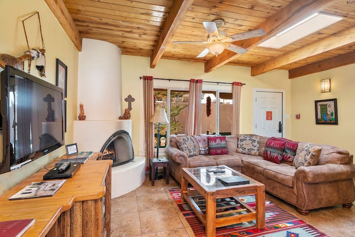 Rustic And Contemporary, Perfect Santa Fe Comfort - Santa Fe, NM