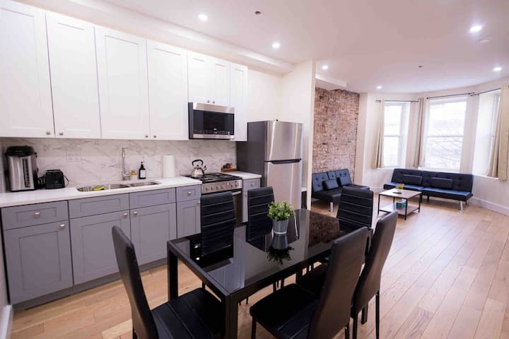 Modern & Cozy Brooklyn Retreat - Brooklyn, NY