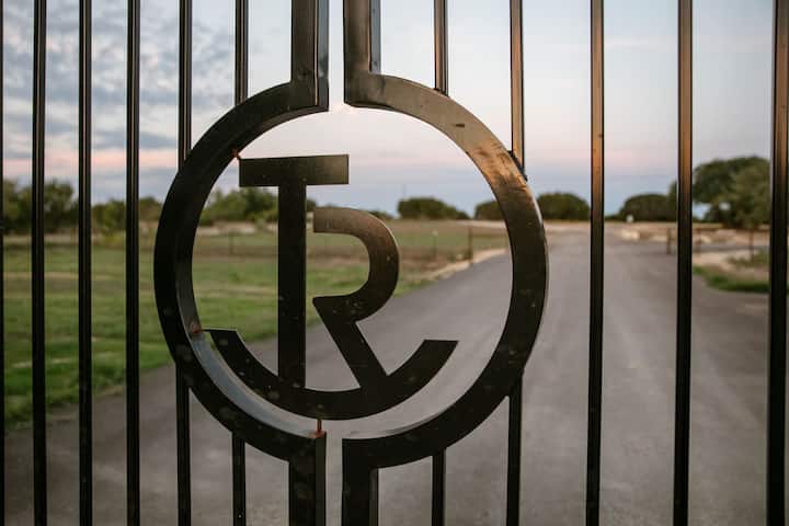 Contemporary Ranch Villa At Twin Canyons Ranch - Glen Rose, TX