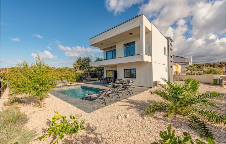 Beautiful Home In Mandre - Pag