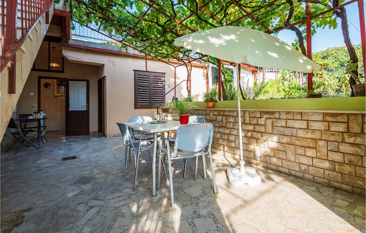 Lovely Apartment In Pula With Wifi - Pješčana Uvala