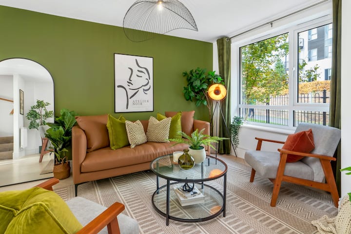 Canalside House | Modern & Homely - Staffordshire