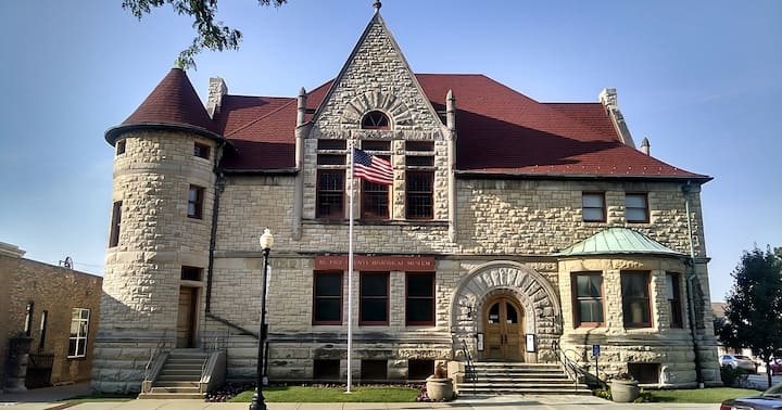 Your Naperville Sanctuary: Stay Your Way! 2 Units! - Naperville, IL