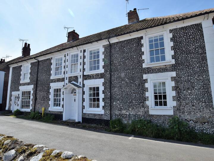 2 Bed In Blakeney (Ncc66) - Blakeney