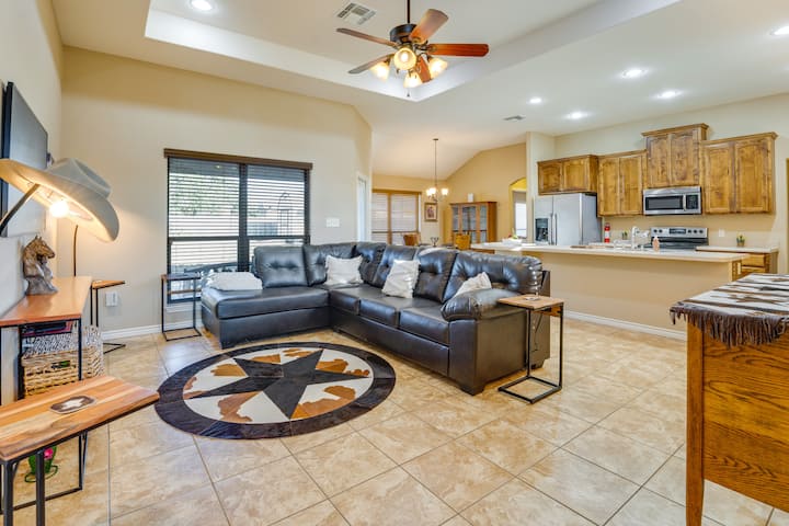 Pleasanton Vacation Rental W/ Private Yard! - Pleasanton, TX
