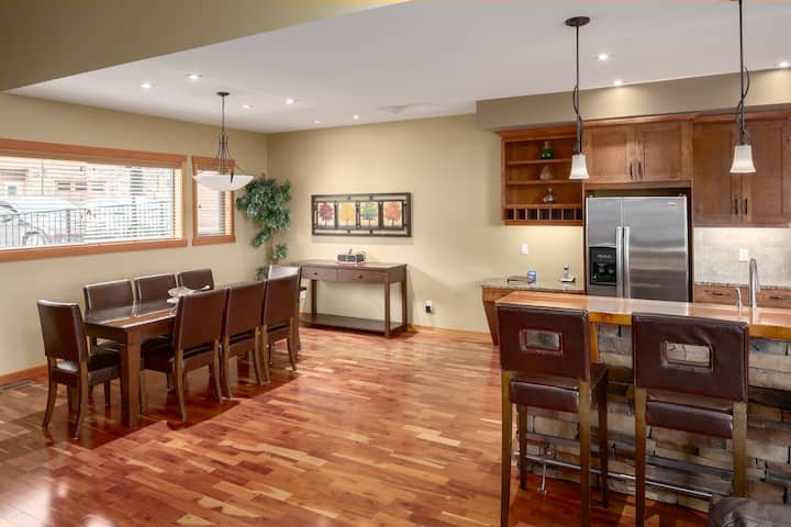 Residences 3 Bedroom Bugaboo Plus Condo: Unit 15 - Fairmont Hot Springs, BC
