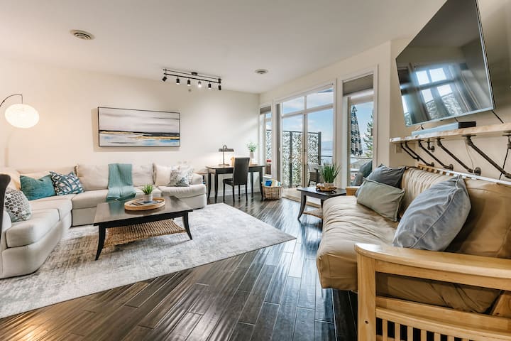 Beachfront, Lakeview Condo At Barona - The Shore - Kelowna