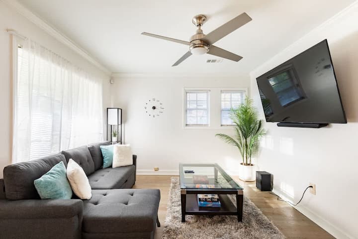 Amazing 3 Bedroom, 2 Bathroom, Ranch House - Atlanta, GA
