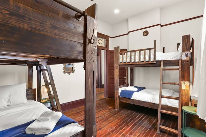 Private 4- Person Room In Mid-city Guesthouse! - New Orleans, LA