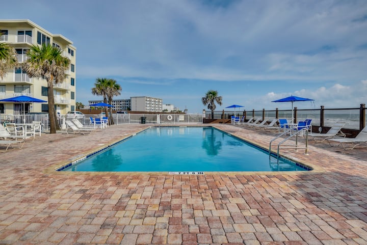 Cozy Florida Getaway W/ Pool Access & Ocean Views! - Daytona Beach, FL